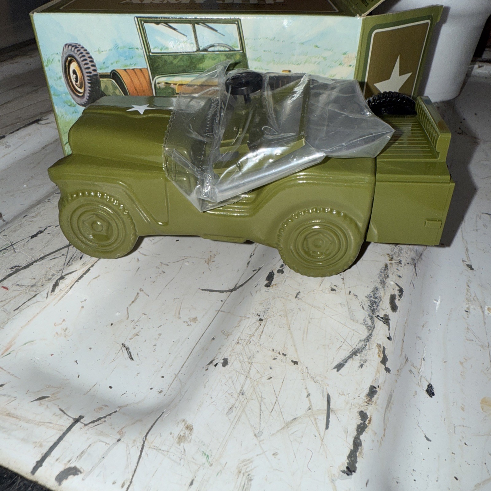 VINTAGE AVON ARMY JEEP, WILD COUNTRY AFTERSHAVE, FULL BOTTLE WITH BOX ...