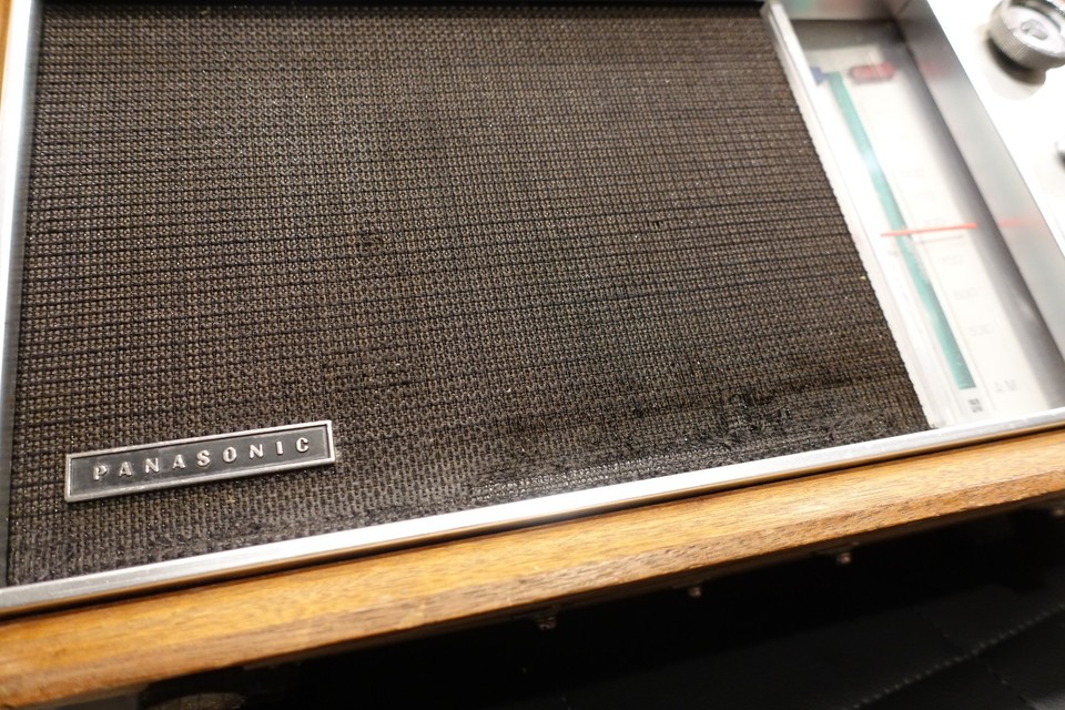 Vintage 1970s PANASONIC RE-7259 AM FM 2-Band Wood Cabinet Tabletop ...