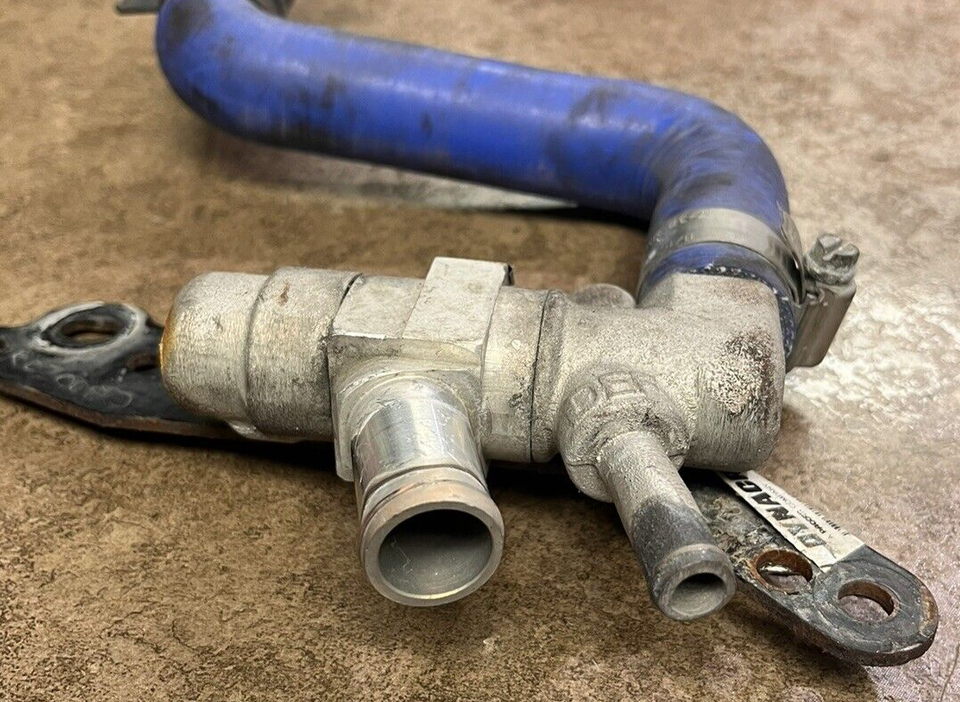 Paccar Coolant Splitter Valve with Bracket and Hose 12310LA / XP-22780 ...