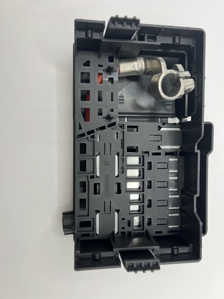 New OEM Engine Compartment Fuse Block - 2010-2019 GM Models (84499606 ...