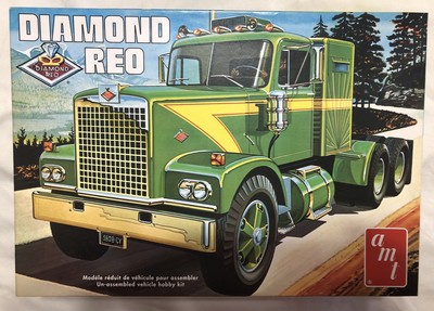 1:25 AMT Diamond Reo Conventional Tractor with Sleeper Model Kit Open ...