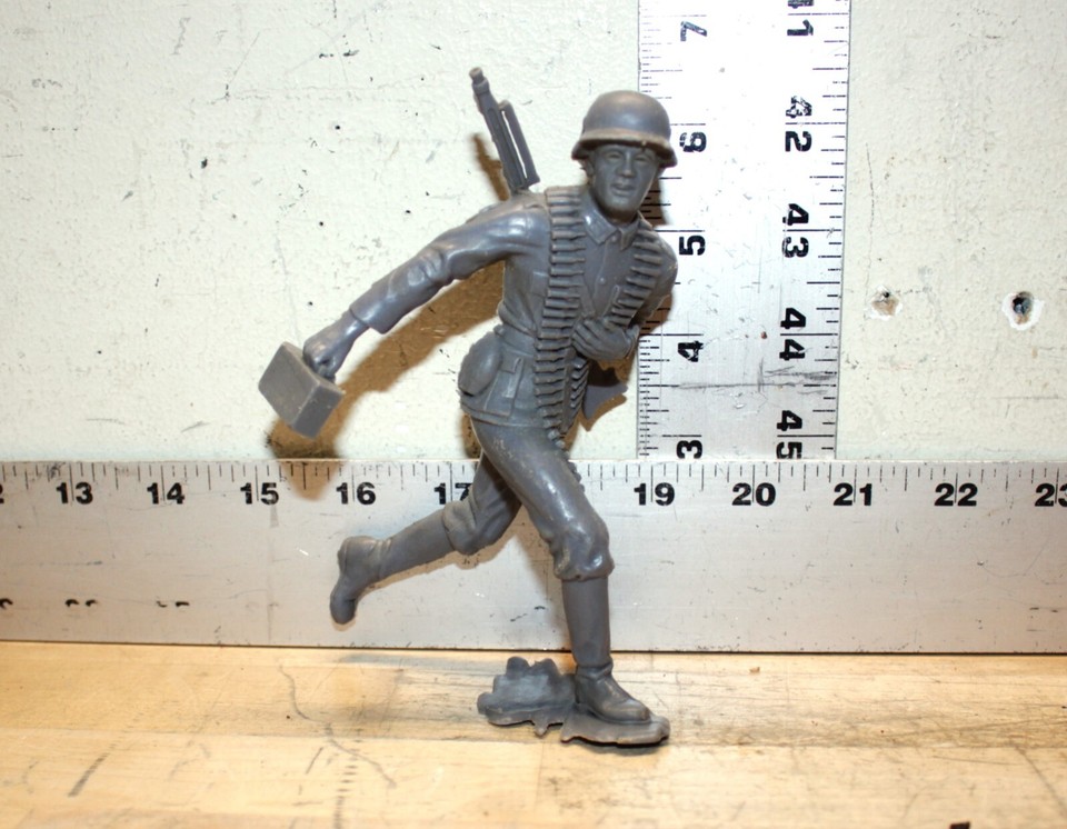 Vintage 1963 Marx Plastic 6" Soldiers Lot of Nine Figures MCMLXIII | eBay