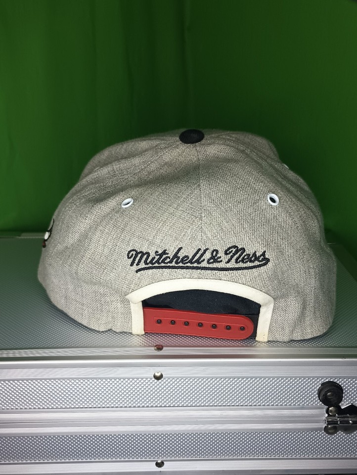 Vintage Mitchell and Ness Chicago Bulls Script Hat Snapback Gray | eBay