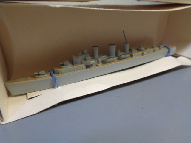 WIKING GERMANY VINTAGE MANXMAN MINELAYER 1:1250 SCALE VERY RARE ITEM ...