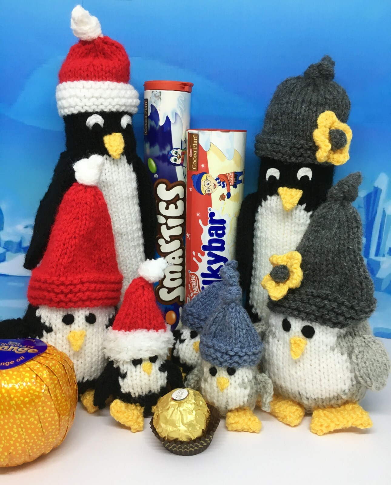 KNITTING PATTERN 302: Christmas penguin chocolate holder, Smarties etc ...