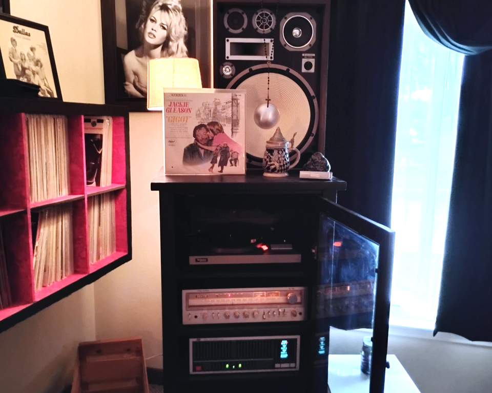 JVC SEA-R7 GRAPHIC EQUALIZER....A "SILVER-FACED" BEAUTY & WORKS 100% ...