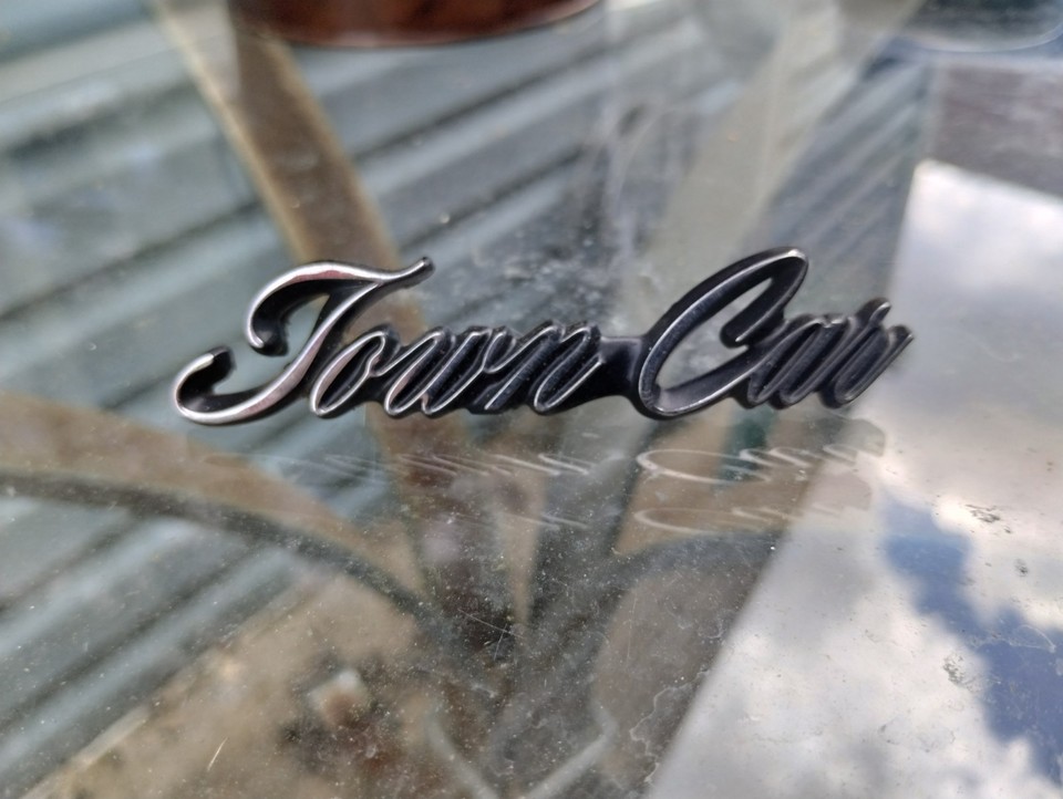 1988-1989 Lincoln TOWN CAR Script Emblem Badge OEM E8VB-5442-AA E9VB ...