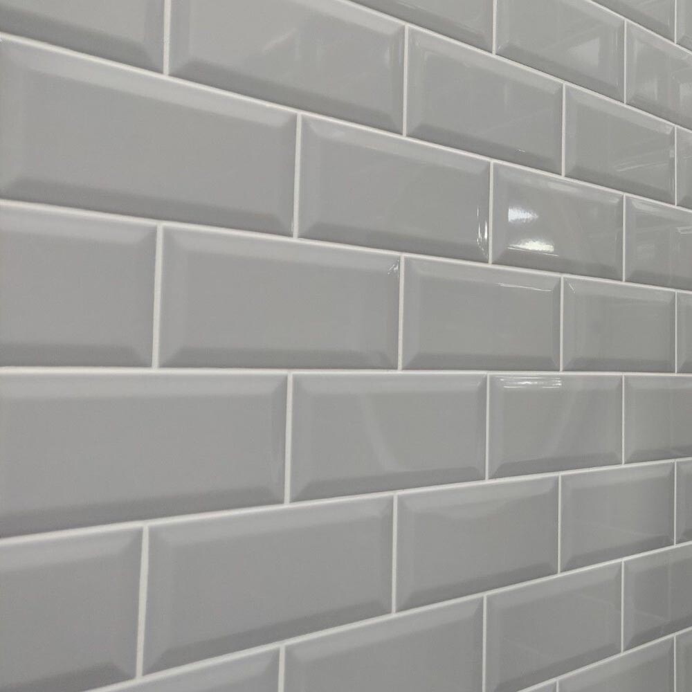 Glossy Light Grey Ceramic Subway Metro Tile With Bevelled Edge ...