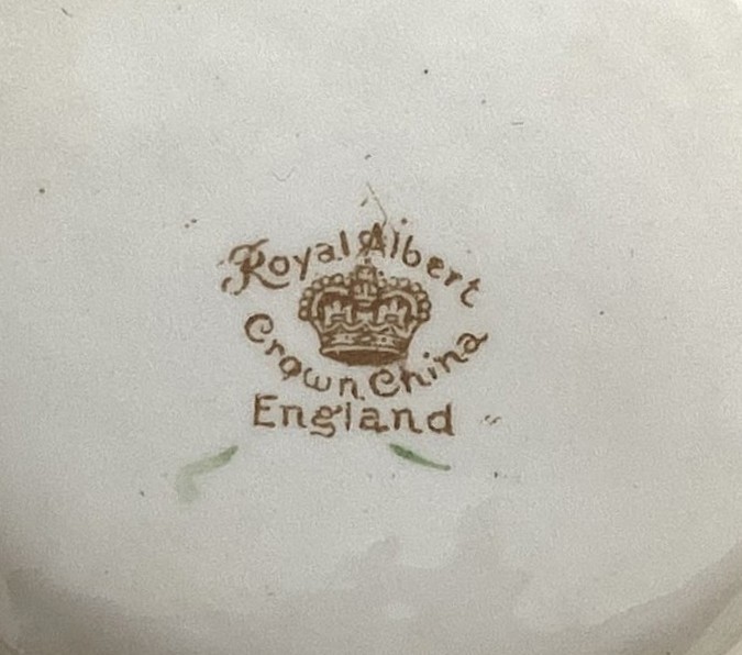 VINTAGE ROYAL ALBERT CROWN CHINA ENGLAND FLORAL PATTERN PIN/BUTTER DISH ...