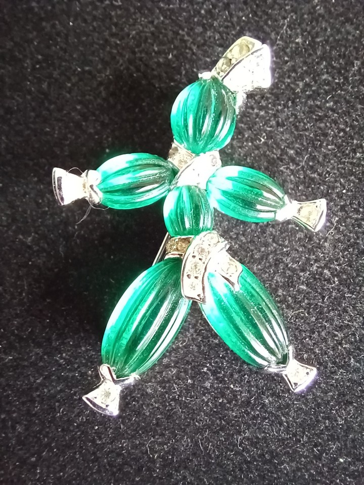 VINTAGE SGD CROWN TRIFARI PAT # GREEN MOLD GLASS RHINESTONE TOM TOM RAG ...