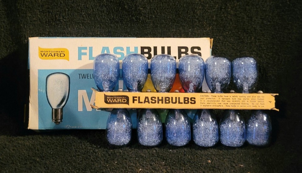 Set Of 12 Vintage Montgomery Ward M2B Blue Flashbulbs - NIB | eBay
