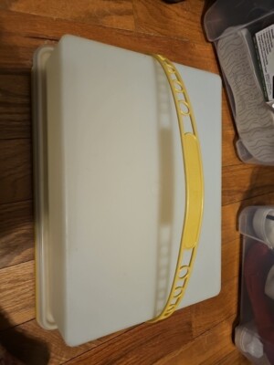 Tupperware Cake Taker Carrier Harvest Gold Rectangular with Handle 9" x ...