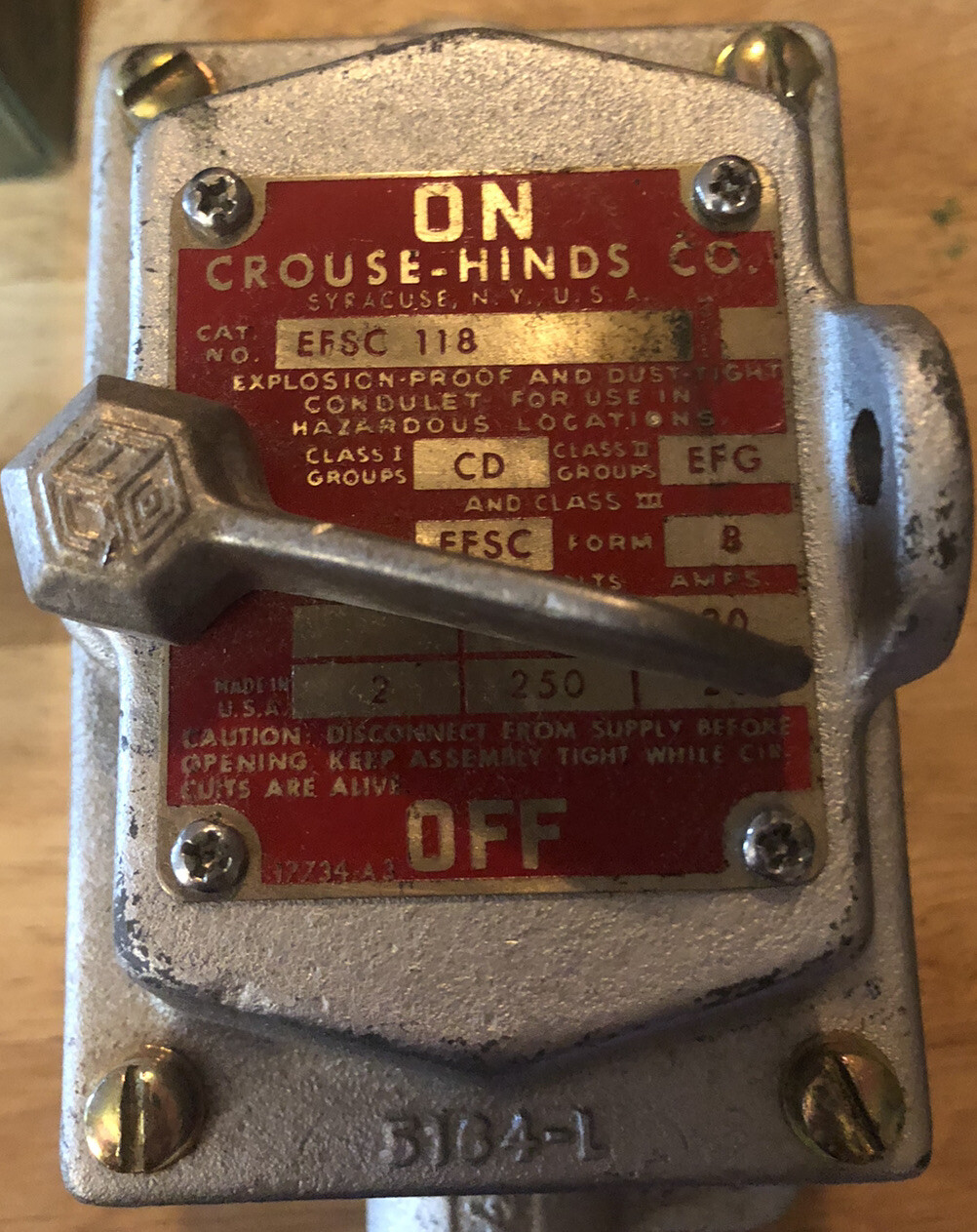 Crouse-Hinds 1/2” Tumbler Switch Condulet Explosion-Proof 2P 20A 125 ...