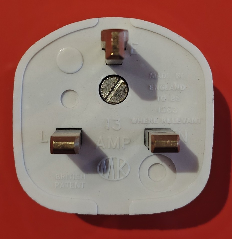 MK 647WHI Non-Standard 13A UK T-Shaped earth 3-Pin Safety Plug White ...