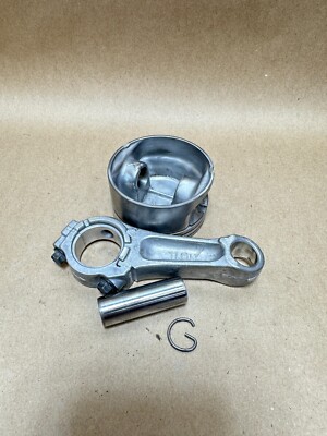 Briggs & Stratton Piston 791968 / 799063 & Connecting Rod 499424 / ...