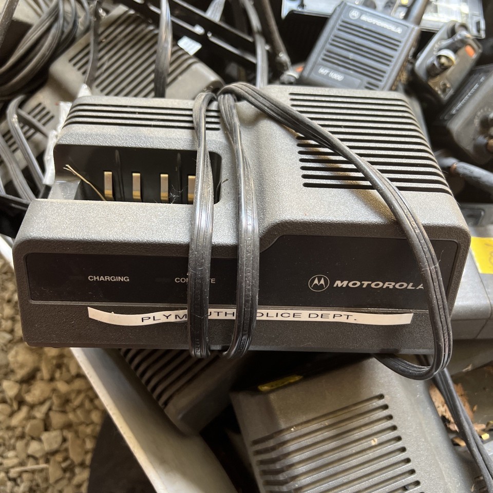 Motorola MT1000 Radio. Sold As Is!!! For Parts or display!! Lot Of 22 ...
