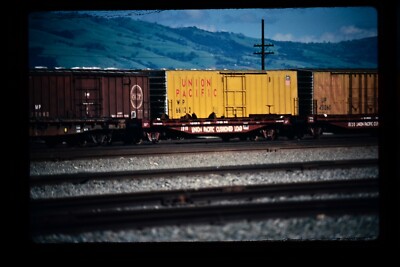 Railroad Slide - Western Pacific #66122 Box Car Union #1818 Flat Car ...