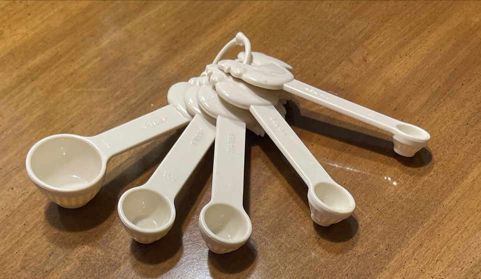 Paula Deen Chicken Measuring Spoons 5 Piece Set Plastic Nesting Rooster ...