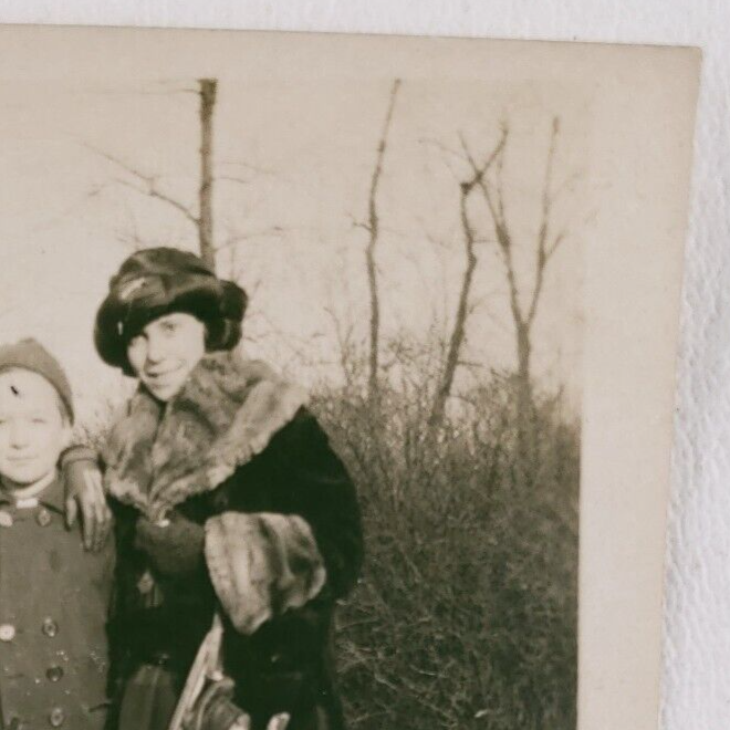 Chicago Ice Skating Family Photo 1920s Vintage Snapshot Women Boy Child ...