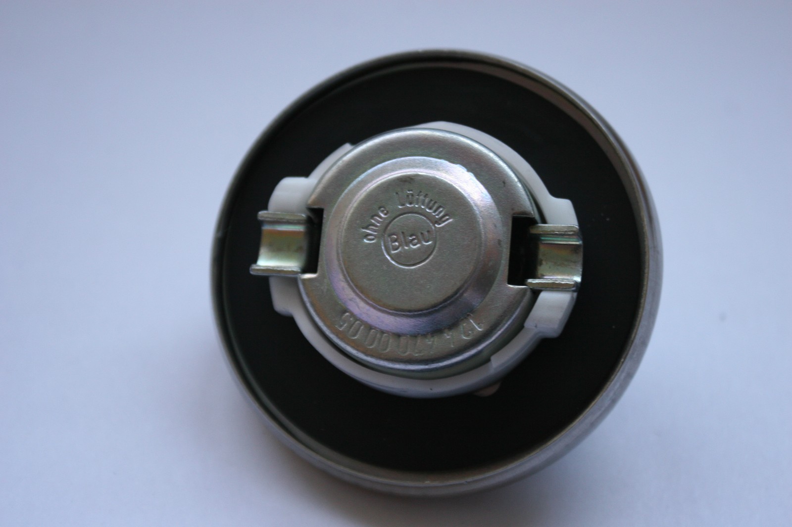 Genuine Mercedes-Benz R107 W110 W114 W126 Petrol Fuel Filler Cap ...
