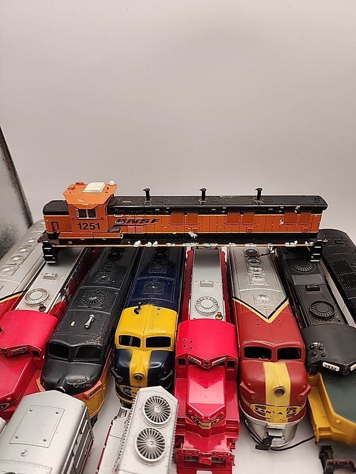 Vintage Ho Scale lot of 16 locomotive Shells Different Mixed Makers ...