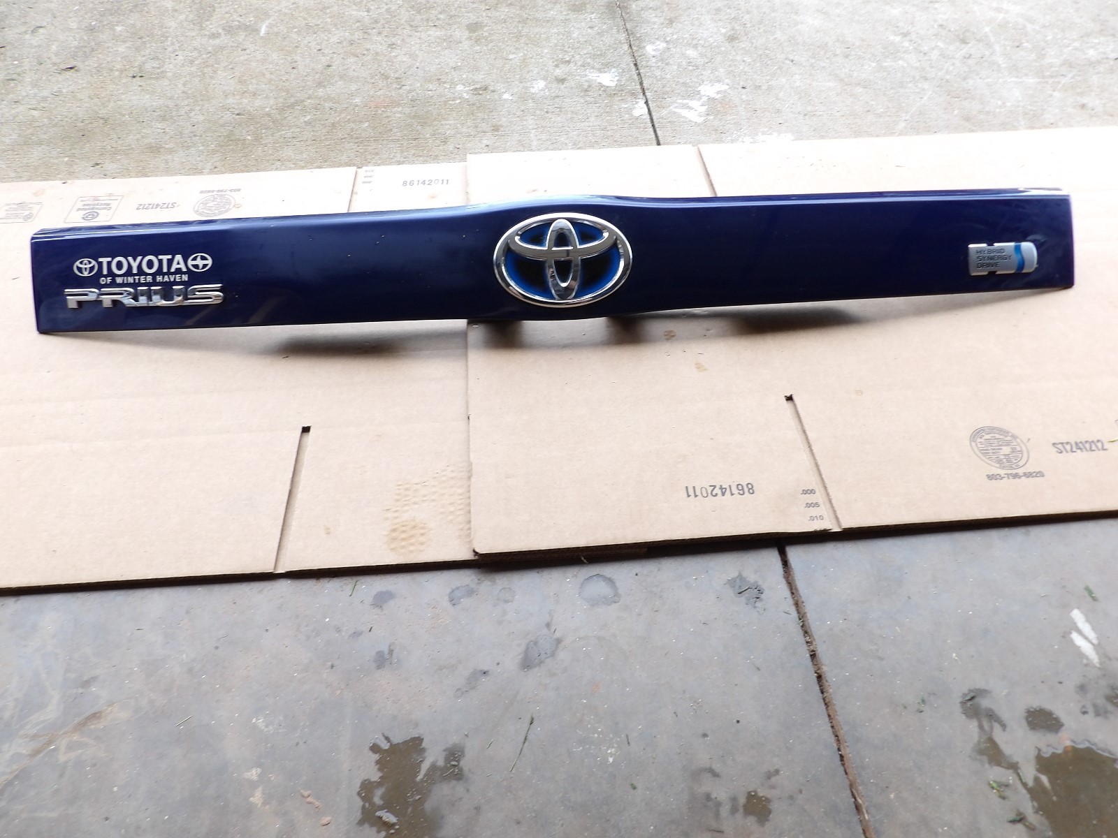 2010 2011 2012 2013 2014 2015 TOYOTA PRIUS TRUNK REAR TAILGATE MOLDING ...