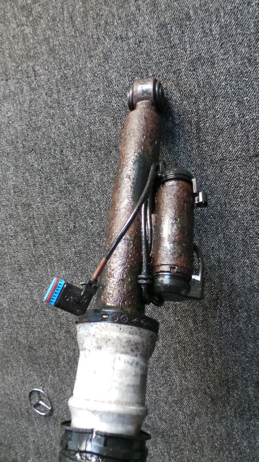 P80-619 * Mercedes W221 S-Klasse Stoßdämpfer Luftfahrwerk Hinten ...