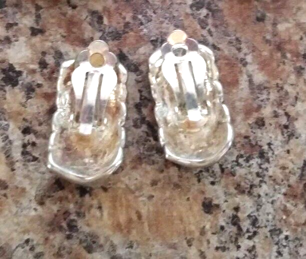 Vintage 1980's Retro NORMA JEAN Signed Silver Tone Clip On 1" Earrings ...