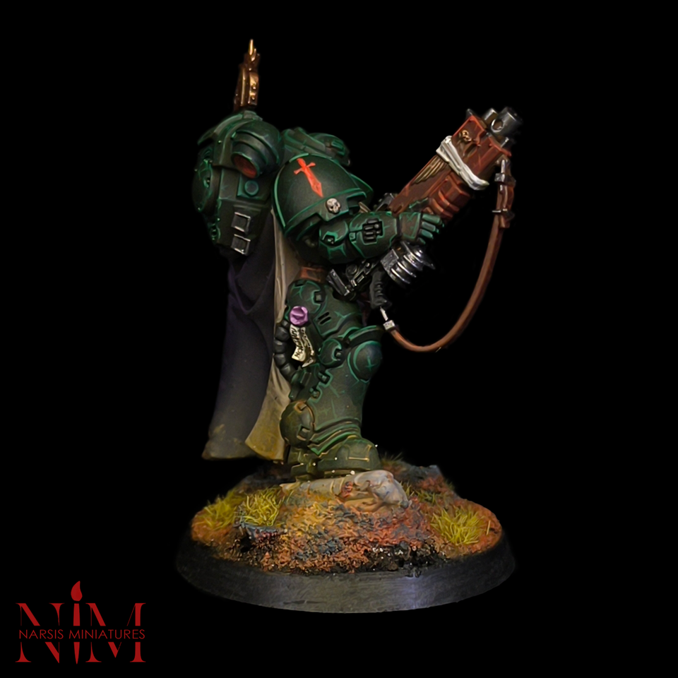 Warhammer 40k painted Dark Angels captain with master-crafted bolt ...