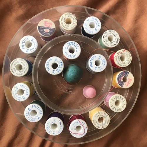 Vintage Thread Box Round Plastic Sewing Caddy 17 Spools Bridges Los ...