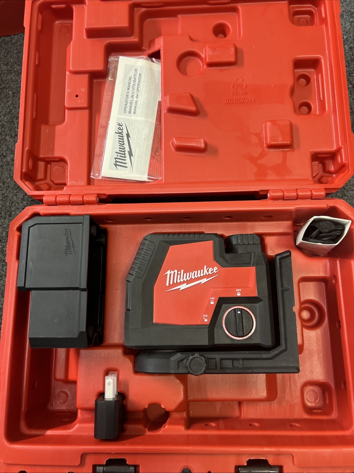Milwaukee 3522-21 Green Beam Laser Cross Line Plumb Point USB ...
