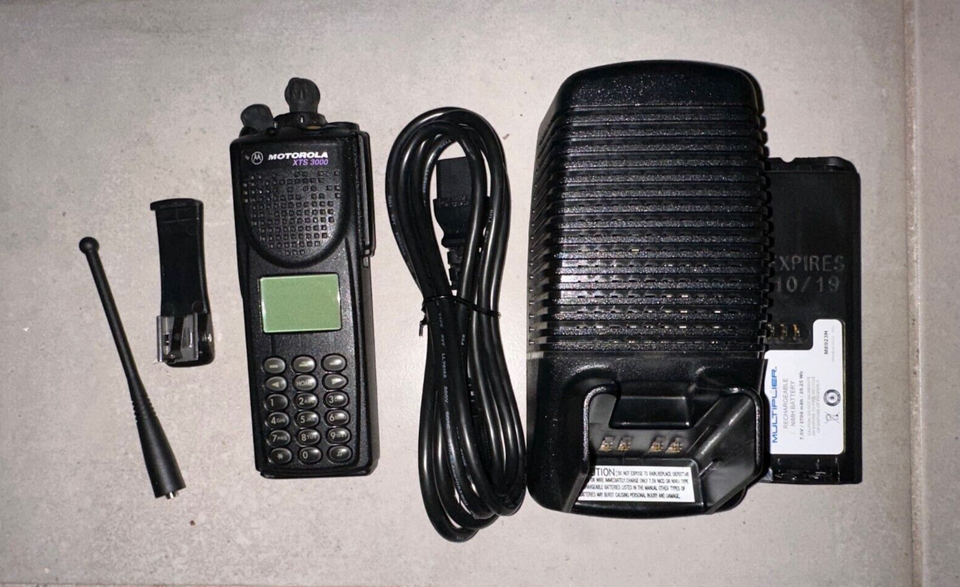 Motorola XTS3000 III UHF 403-470 Mhz P25 digital portable radio ...