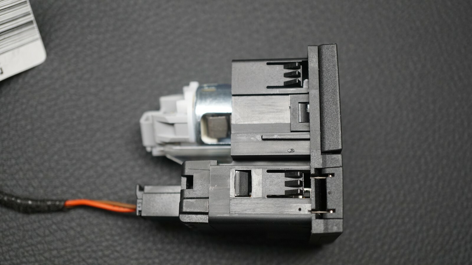 OEM MERCEDES W238 C238 REAR USB SOCKET A2388206800 / A2385404421 | eBay UK