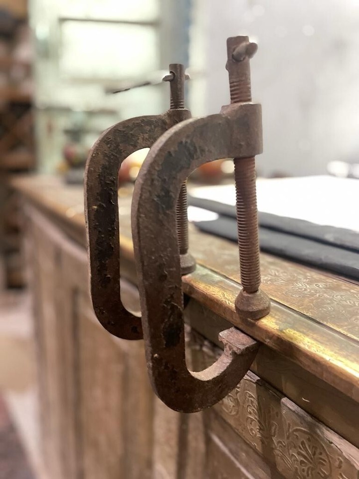 OLD VINTAGE RARE HANDMADE 2 PC RUSTIC SOLID IRON MULTIPURPOSE CLAMP FIX ...