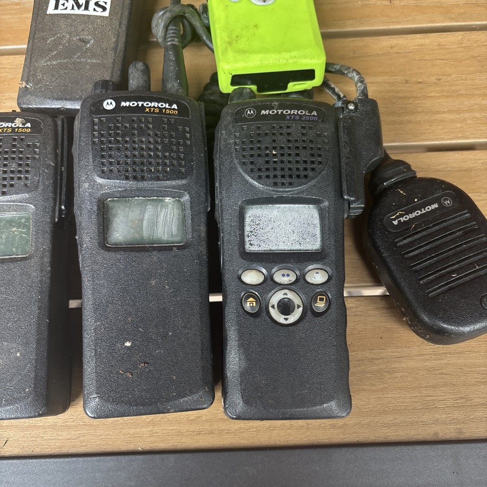 Motorola Astro XTS 1500 2500 Two Way Radios Lot of 5 With Mic | eBay