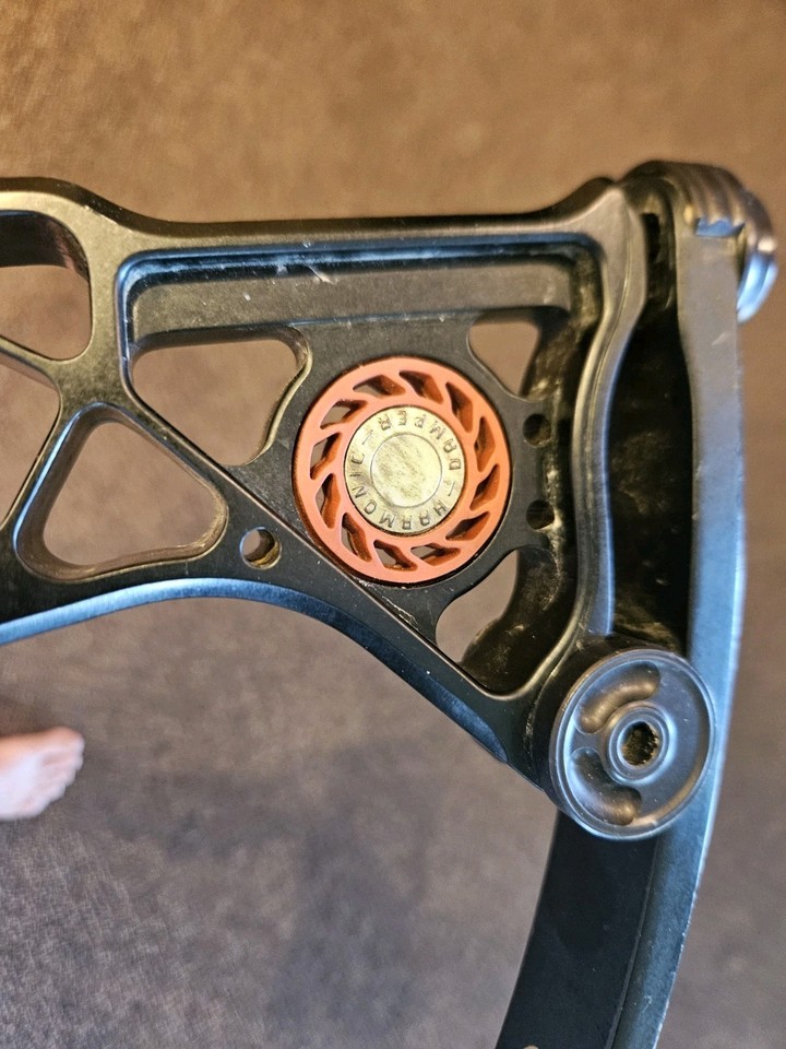 Mathews Solocam Z7 Compound Bow 70/30 RH Black | eBay