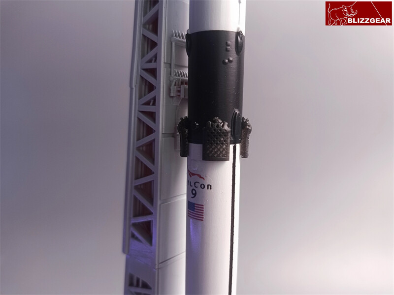 1：200 Scale SpaceX Falcon 9 Rocket F9 with Launcher Tower Resin Model ...