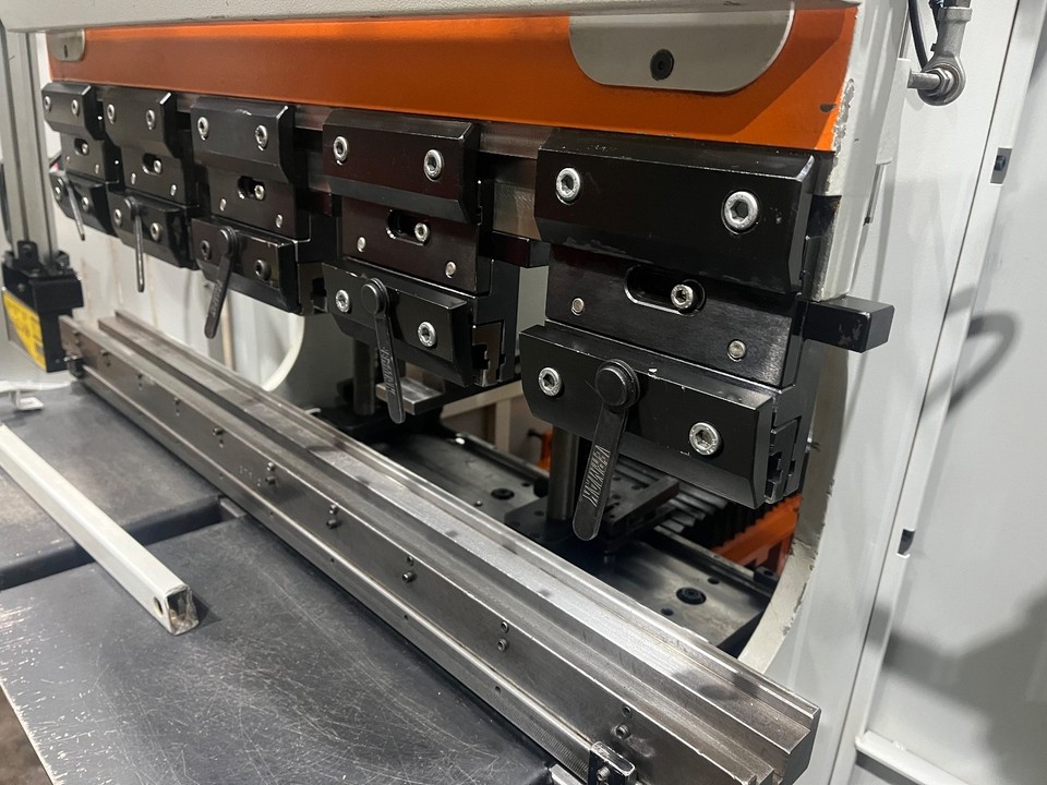44 Ton X 1M 2013 Ermak Micro Bend CNC CNC Hydraulic Press Brake | eBay