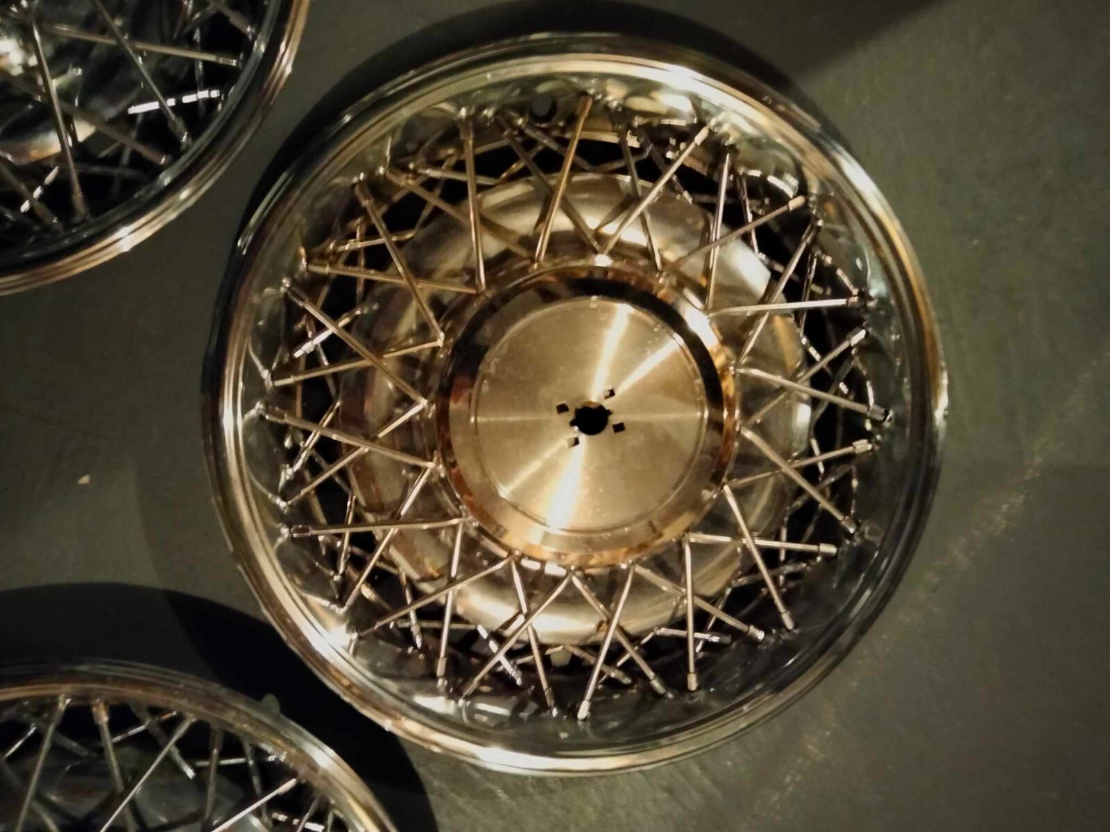 1975-1984 Cadillac Deville 15" Wire Spoke Hubcaps with locks 77 78 79 ...