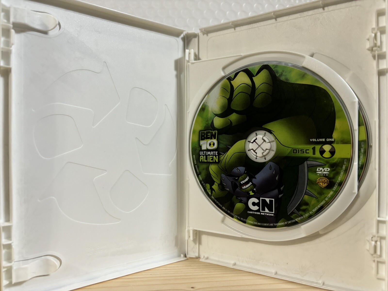 Cartoon Network Ben 10 Ultimate Alien Volume 1 Escape From Aggregor DVD ...