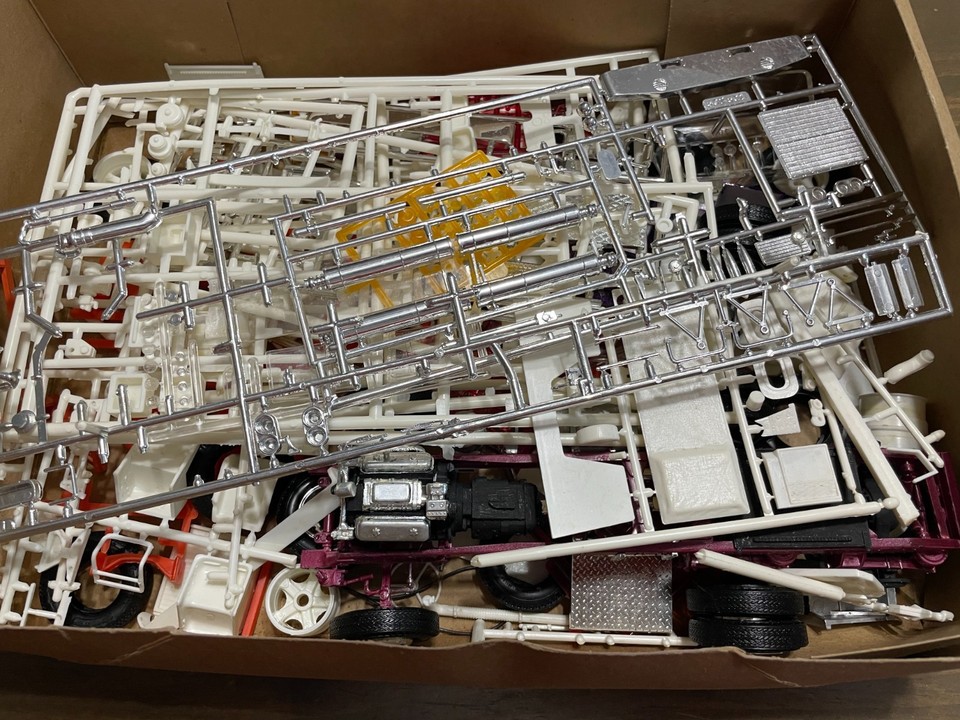 AMT 719/06 Diamond Reo 1/25 model kit | eBay