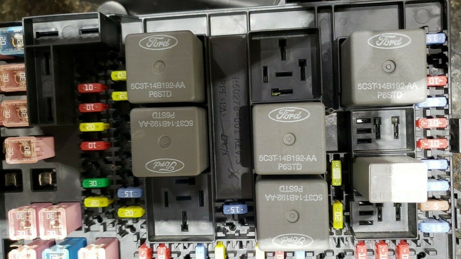 OEM 05 06 07 Ford Super Duty F-250 F-350 Fuse Box 6C3T-14A067-BD (AB ...