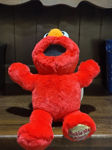 VINTAGE Sesame Street TICKLE ME ELMO SURPRISE 14” Laughing Shaking ...