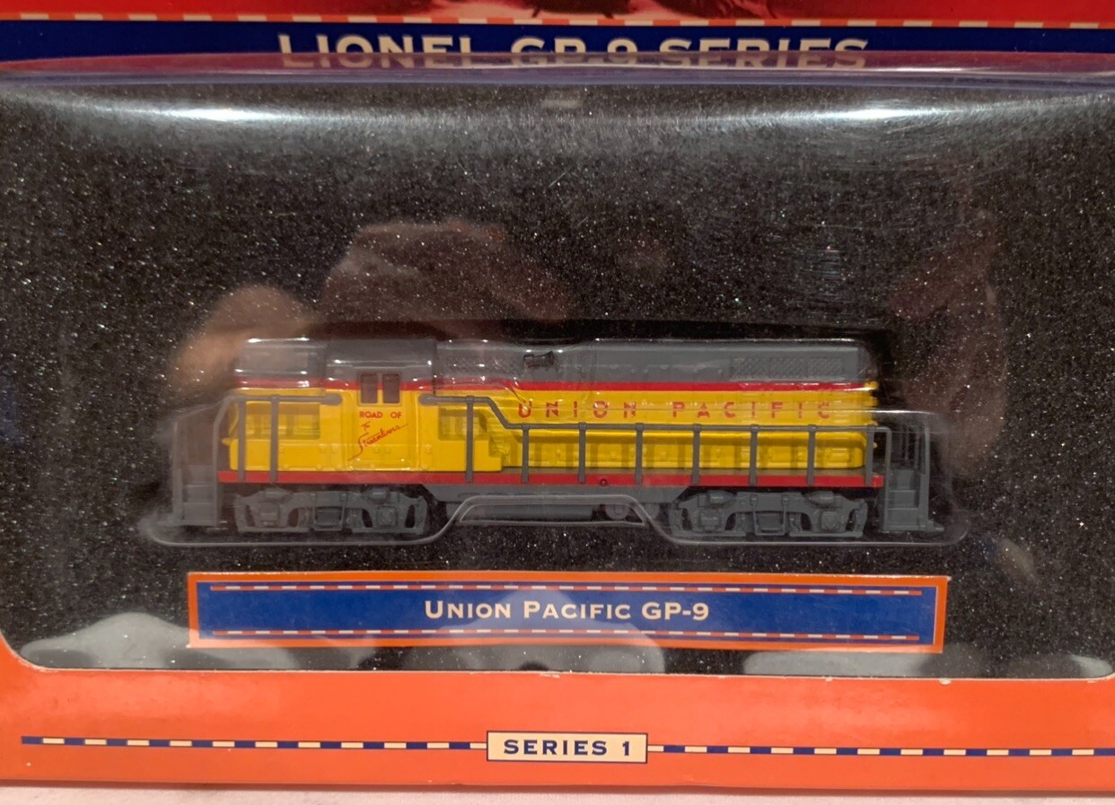 LIONEL DIE CAST UNION PACIFIC GP-9 DIESEL ENGINE 1:120 SCALE DISPLAY ...