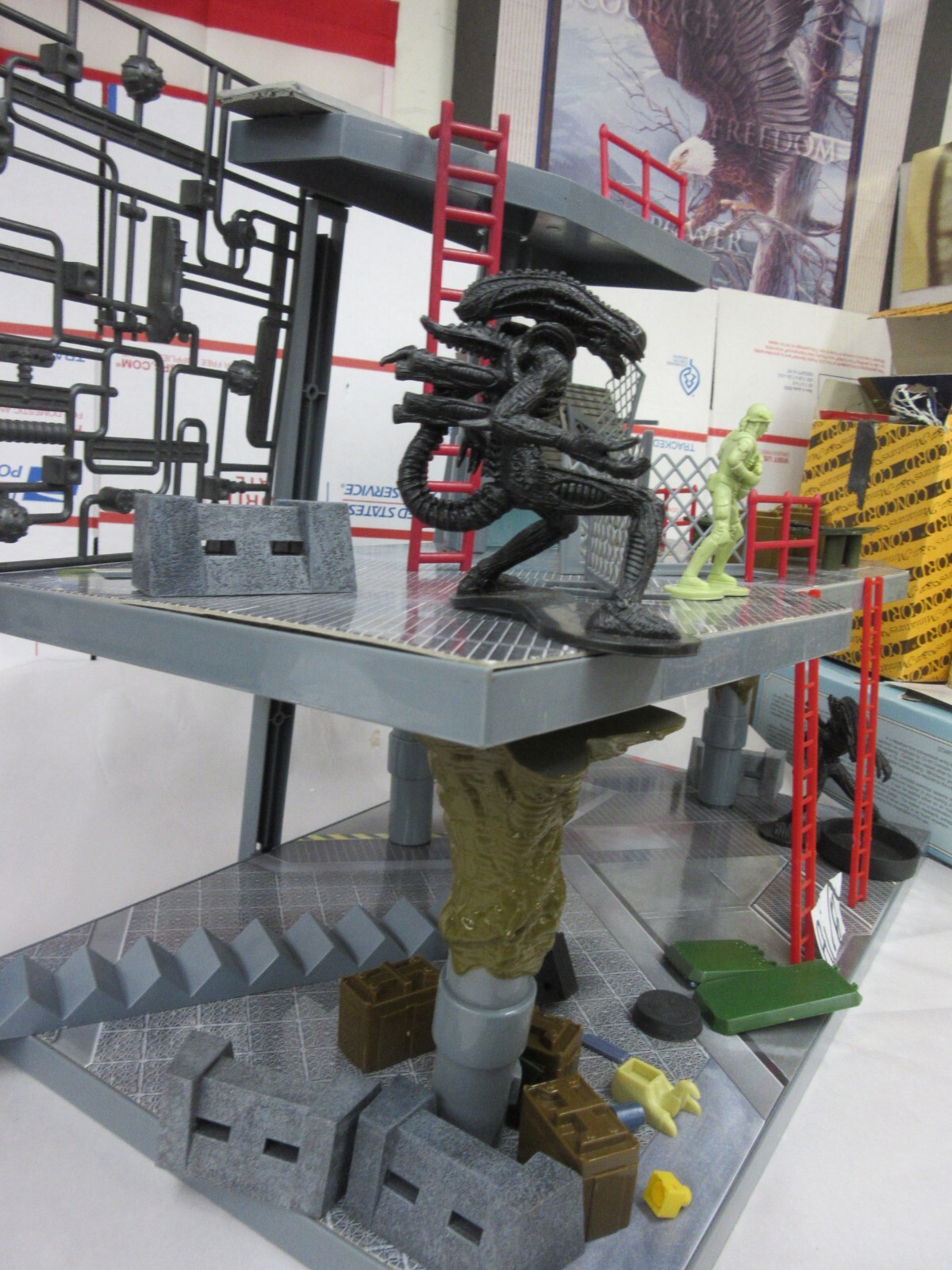 Aliens Deluxe movie playset w/ xenomorph ladder fence Tree House Kids ...