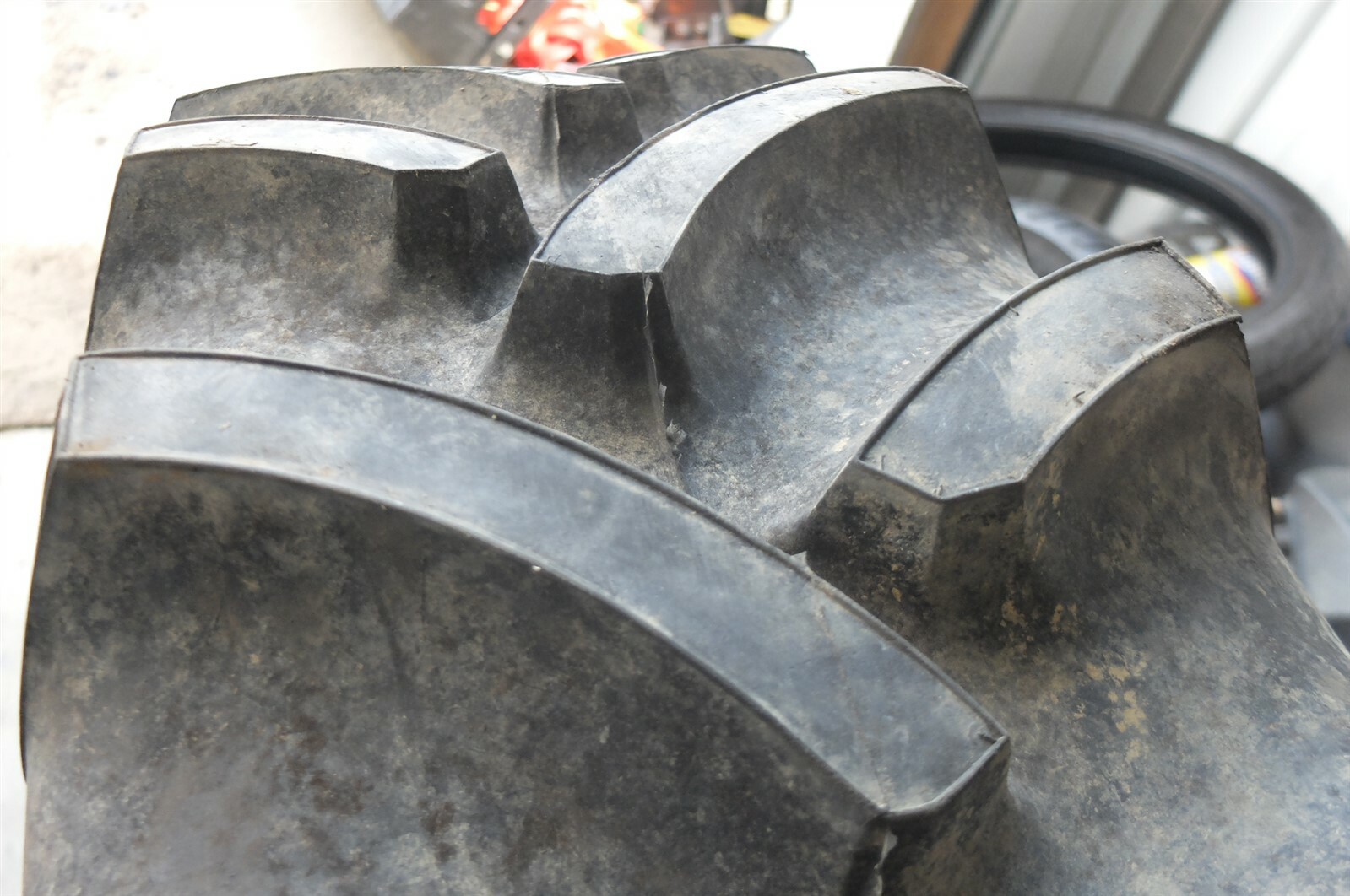 62 - 65 Early Ford 4000 Tractor 801 901 rear back wheel rim and tire | eBay