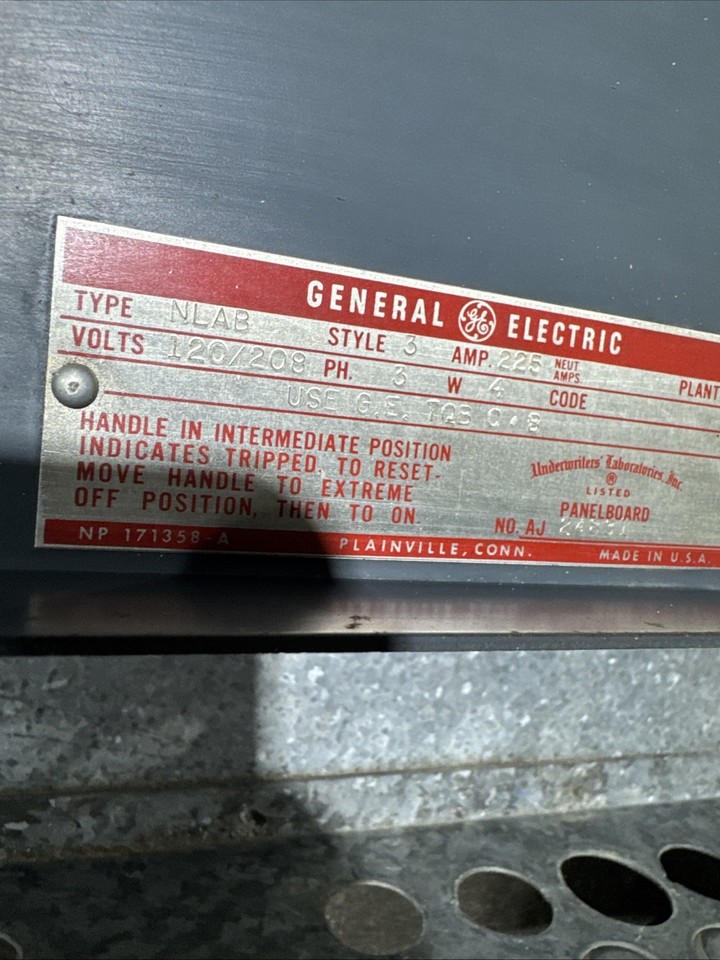 GE NLAB 225A 3 Pole Phase Panel W/TQB Breakers MLO 120/208/240v ...