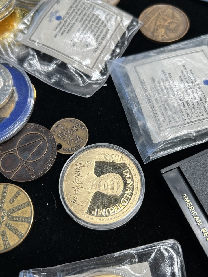 LOT OF U.S. DONALD TRUMP COINS MEDALS PRESIDENT TOKENS MEDALLIONS ...