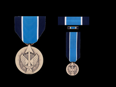 AIR FORCE REMOTE COMBAT EFFECTS MEDAL HAT PIN UP US MARINES VETERAN | eBay