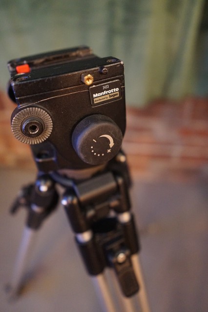 BOGEN MANFROTTO 3181 CAMERA TRIPOD with 3433 FLUID HEAD (NO PLATE OR ...